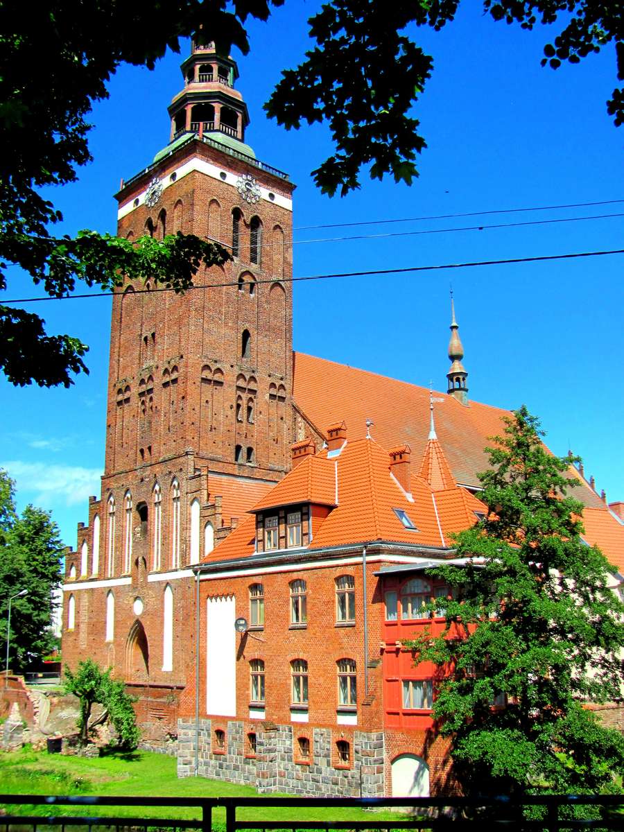 Gothic collegiate church in Lidzbark Warmiński - online puzzle
